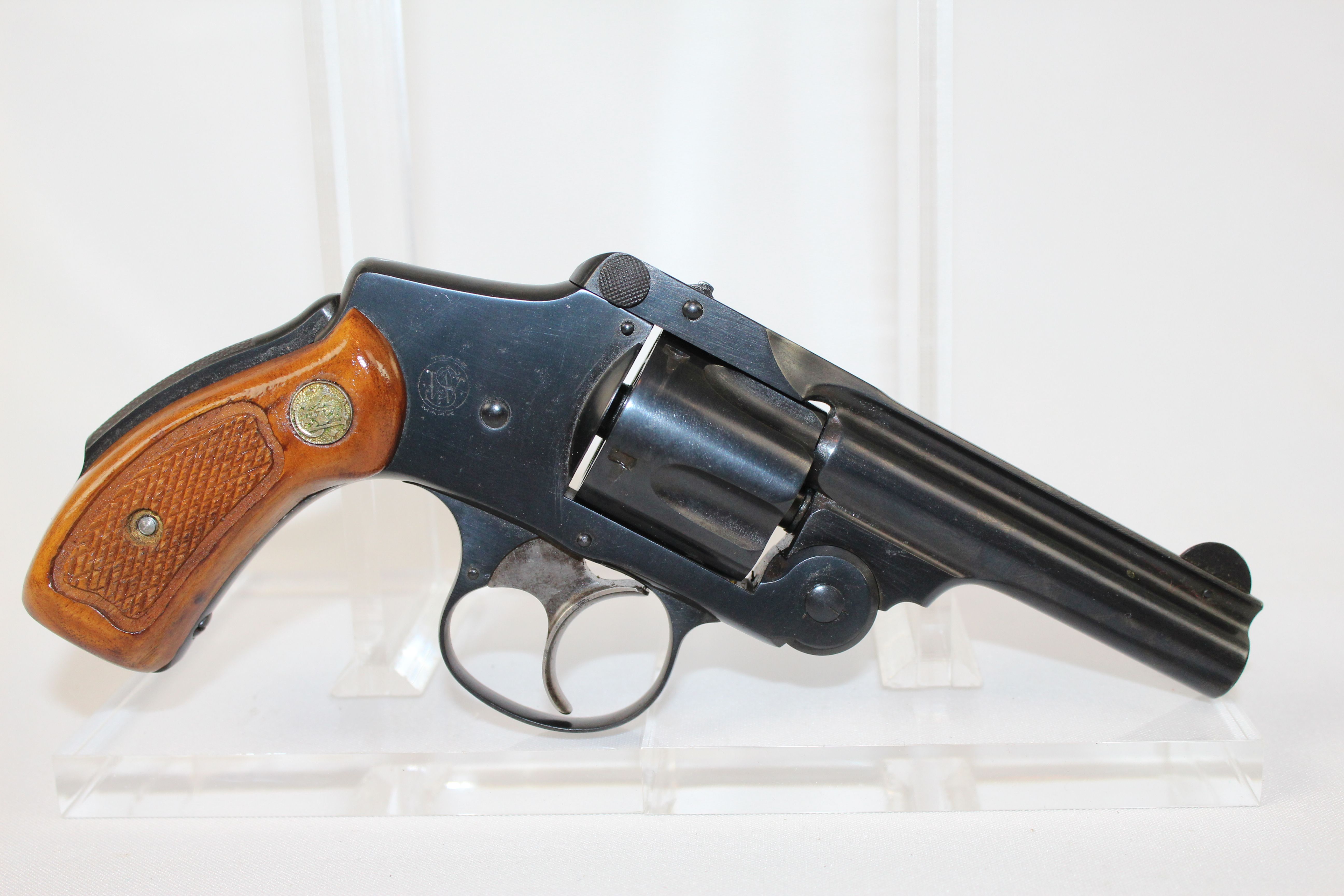 Smith & Wesson .38 Safety Hammerless Revolver Antique Firearms 001 ...